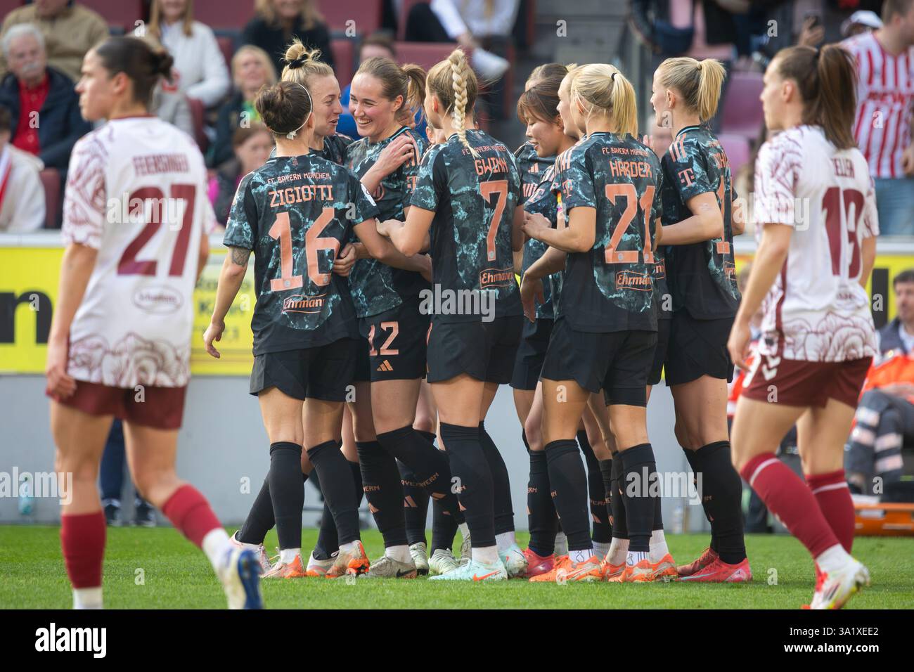 Koeln, Deutschland. 09th Mar, 2025. Torjubel Bayern Muenchen v.l. Julia Zigiotti Olme, Carolin ...