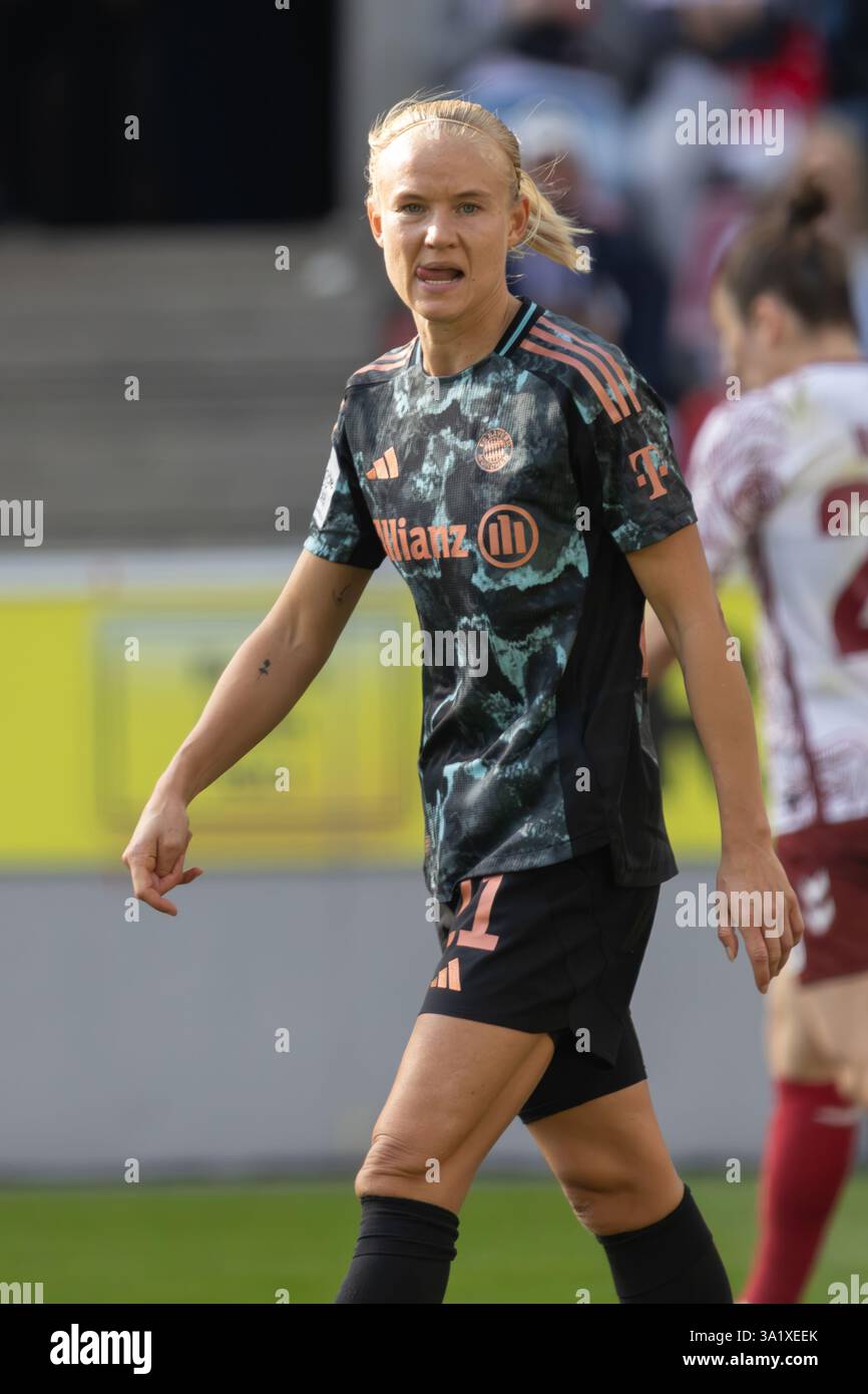 Pernille Harder (Muenchen), 1. FC Koeln - FC Bayern Munich, Google ...