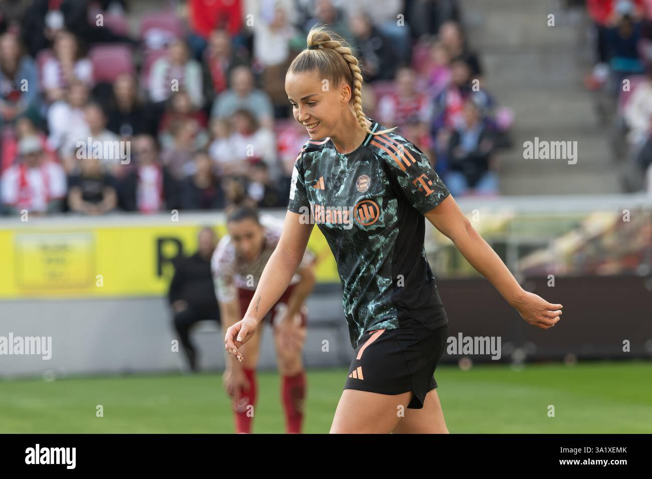 Giulia Gwinn (Muenchen), 1. FC Koeln - FC Bayern Munich, Google Pixel ...