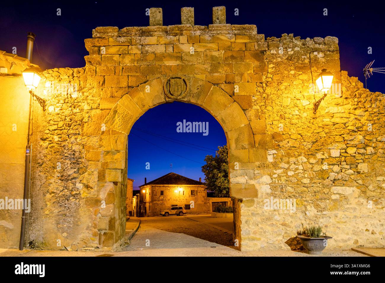 Upper arch - eastern gate, Medieval walled complex, Retortillo de Soria ...