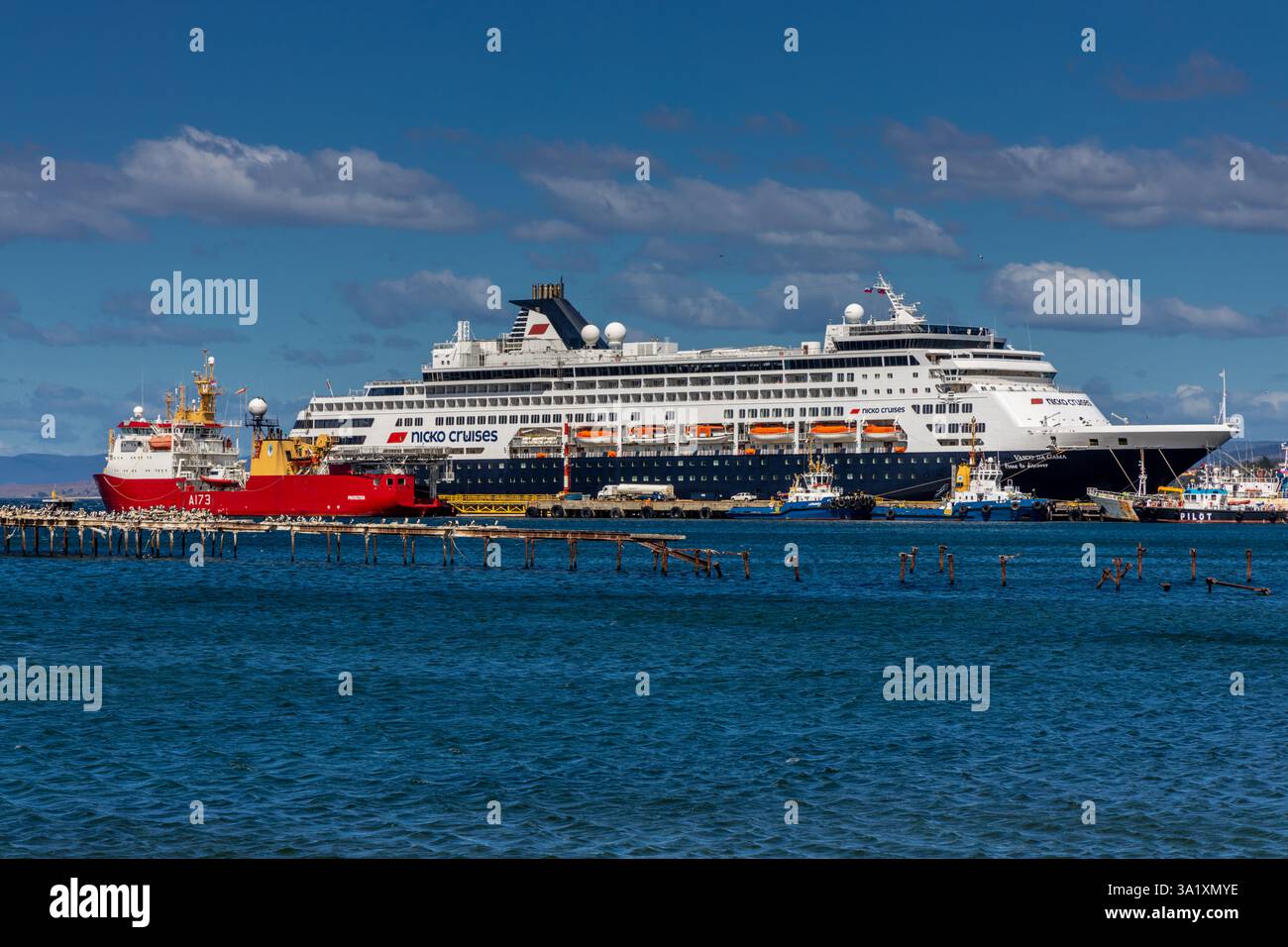Ferdinand magellan ship hi-res stock photography and images - Alamy