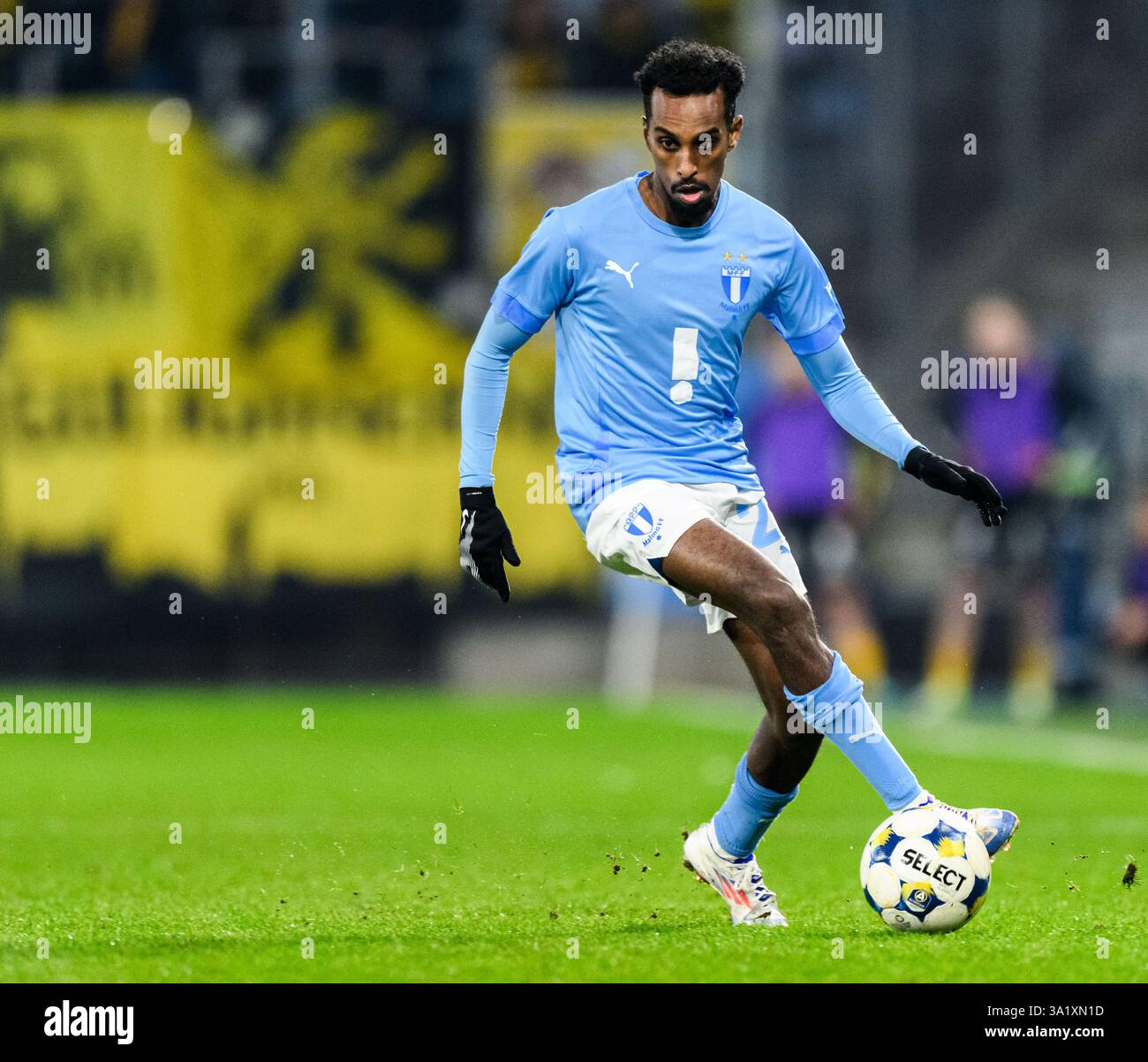 250310 Malmö FFs Taha Ali under kvartsfinalen i Svenska Cupen mellan ...