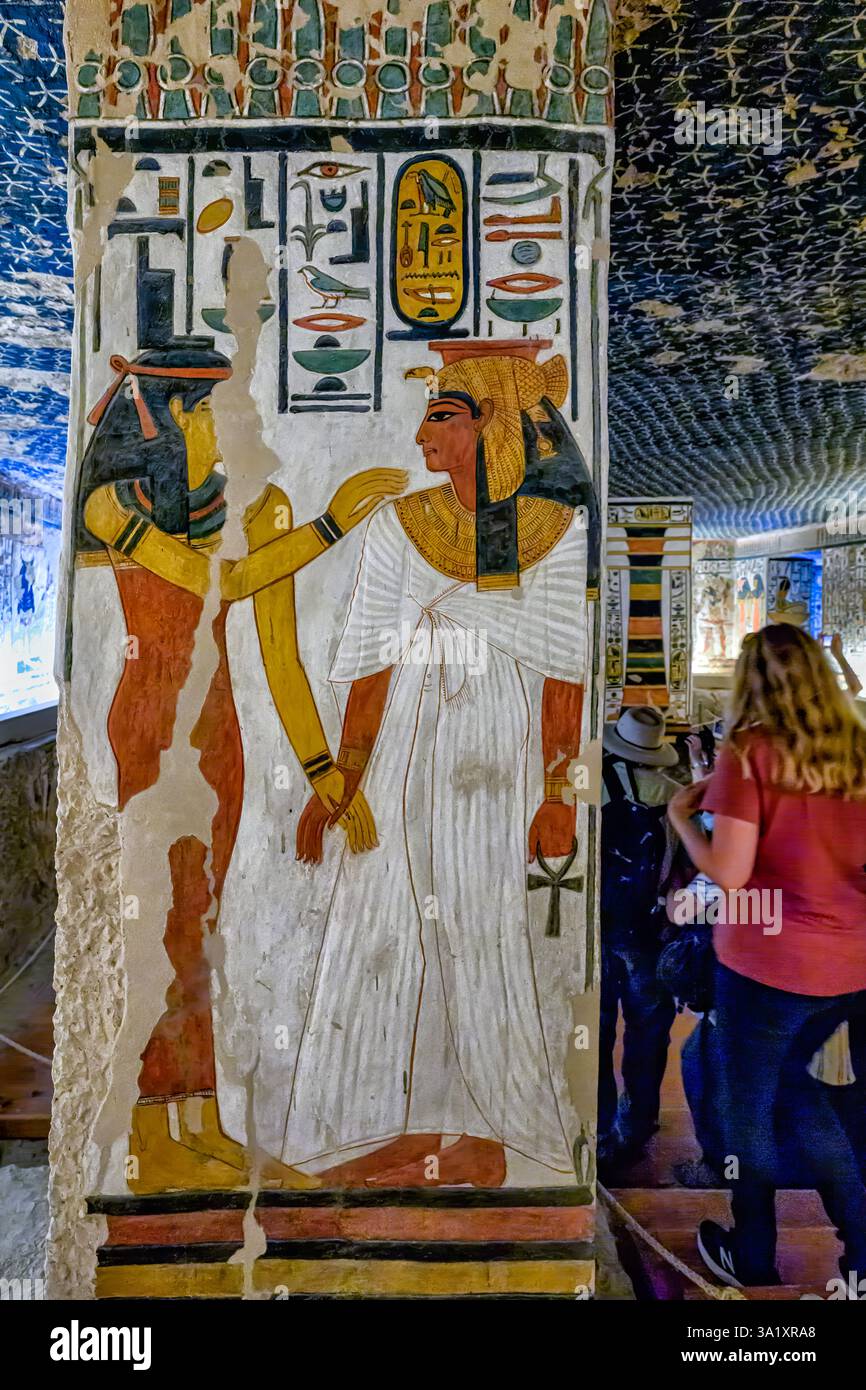 Nefertari facing Isis wearing the hieroglyphic symbol of the throne ...