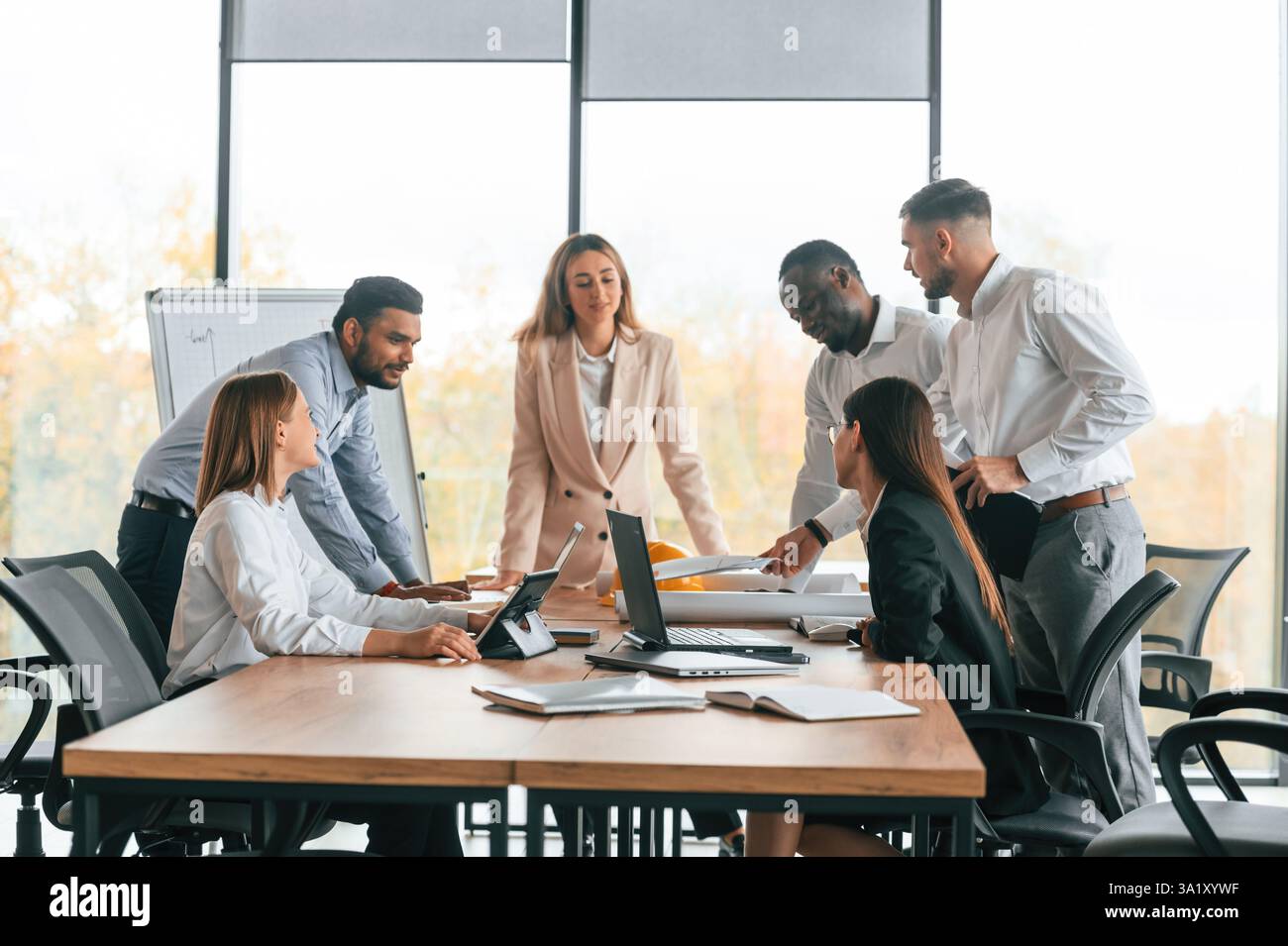 Team busy bringing ideas hi-res stock photography and images - Alamy