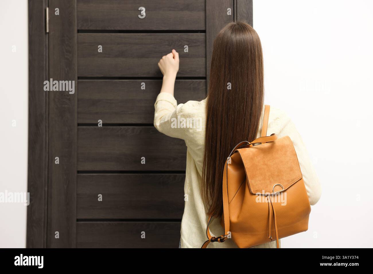 Woman knock on door back view view hi-res stock photography and images ...