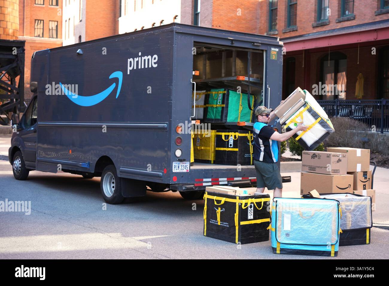 An Amazon Prime driver makes a delivery outside an apartment building ...