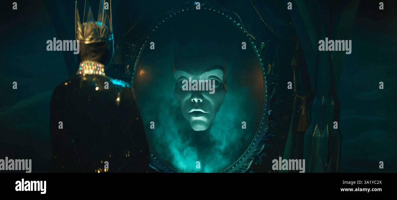 SNOW WHITE, from left: Gal Gadot as the Evil Queen (left), Magic Mirror ...