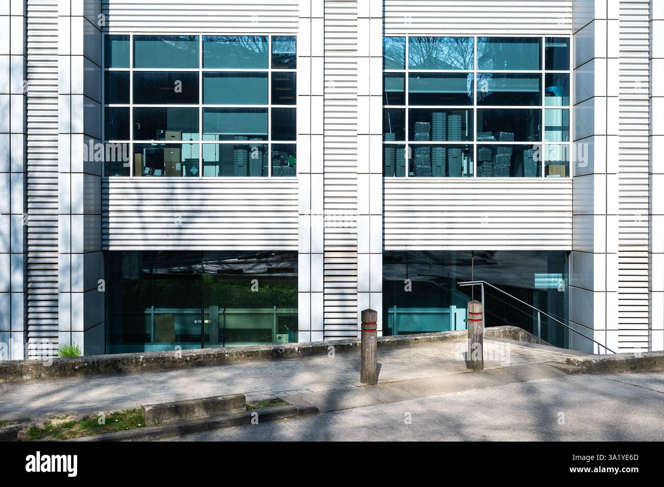 The Central warehouse Vesalius Pasteur of the Saint Luc university ...