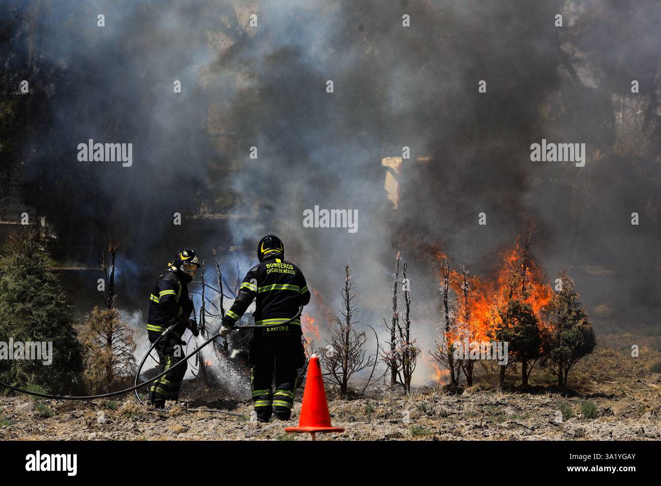 Mexico City, Mexico. 10th Mar, 2025. A member of the Mexico City Fire ...