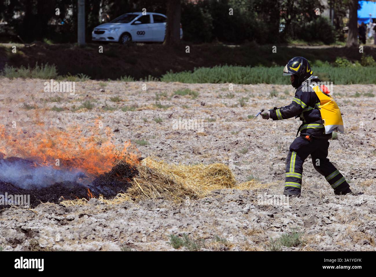 Mexico City, Mexico. 10th Mar, 2025. A member of the Mexico City Fire ...