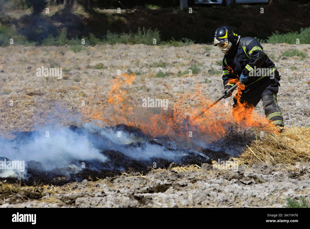 Mexico City, Mexico. 10th Mar, 2025. A member of the Mexico City Fire ...