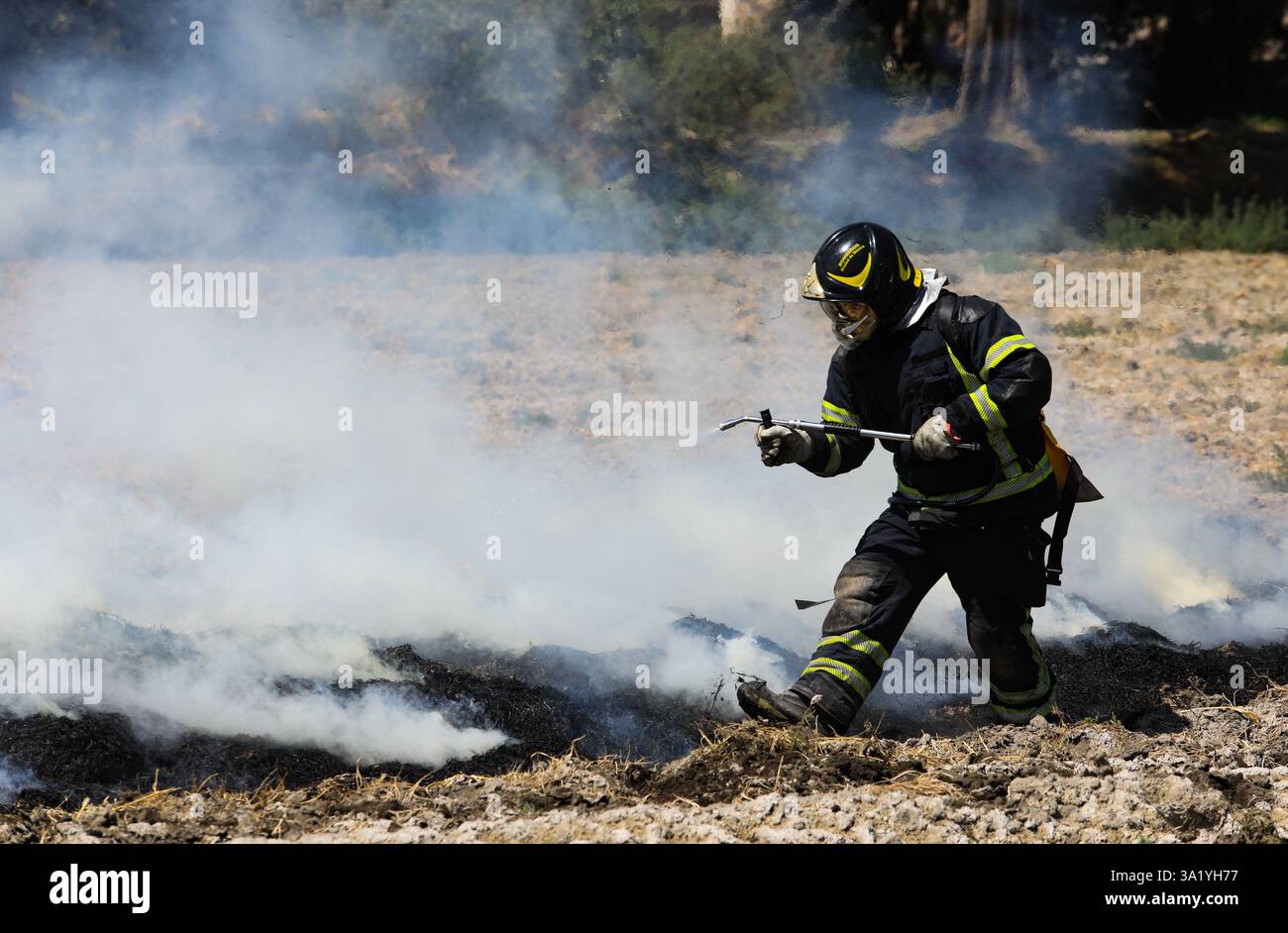 Mexico City, Mexico. 10th Mar, 2025. A member of the Mexico City Fire ...