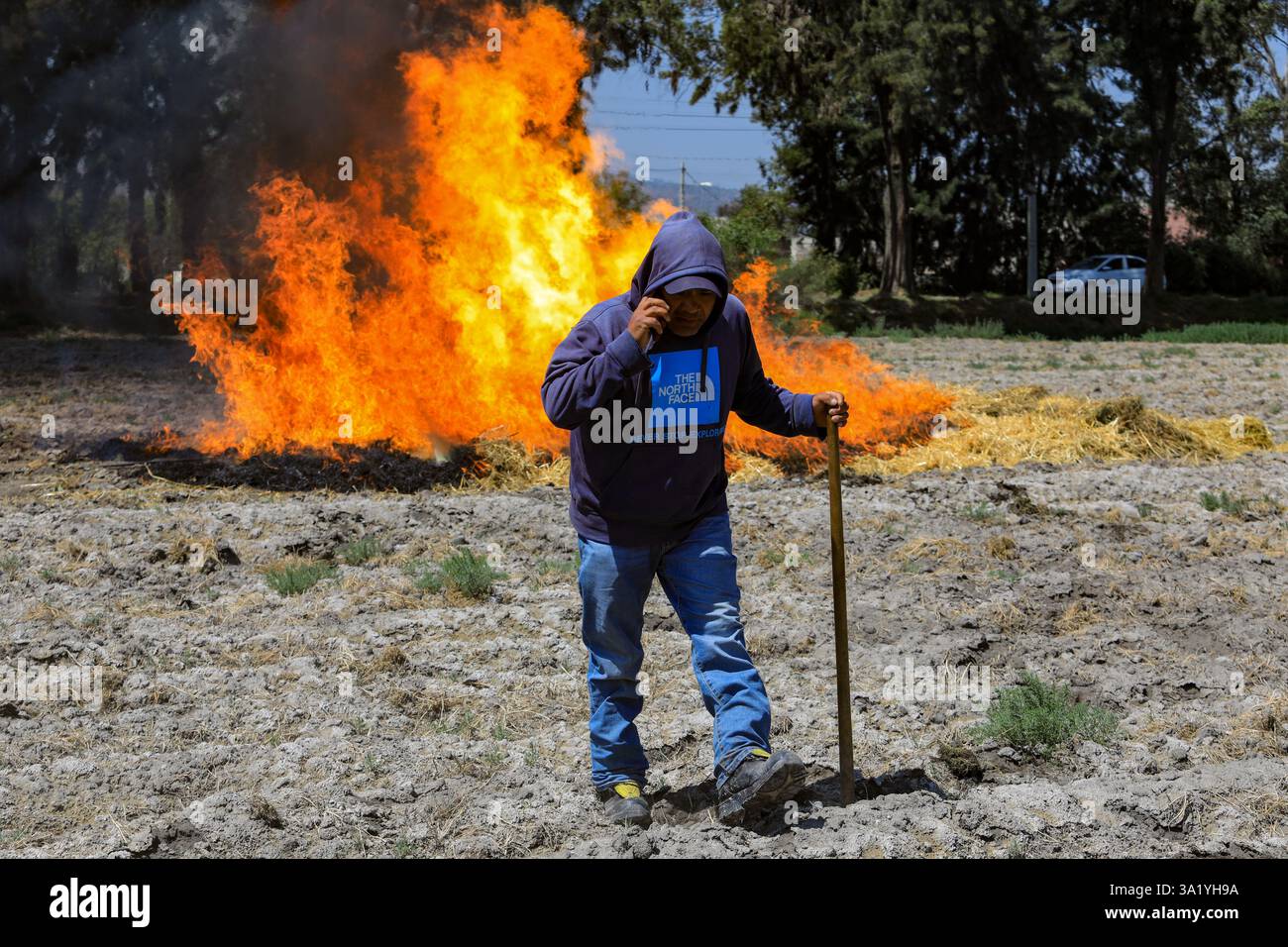 Mexico City, Mexico. 10th Mar, 2025. A member of the Mexico City Fire ...
