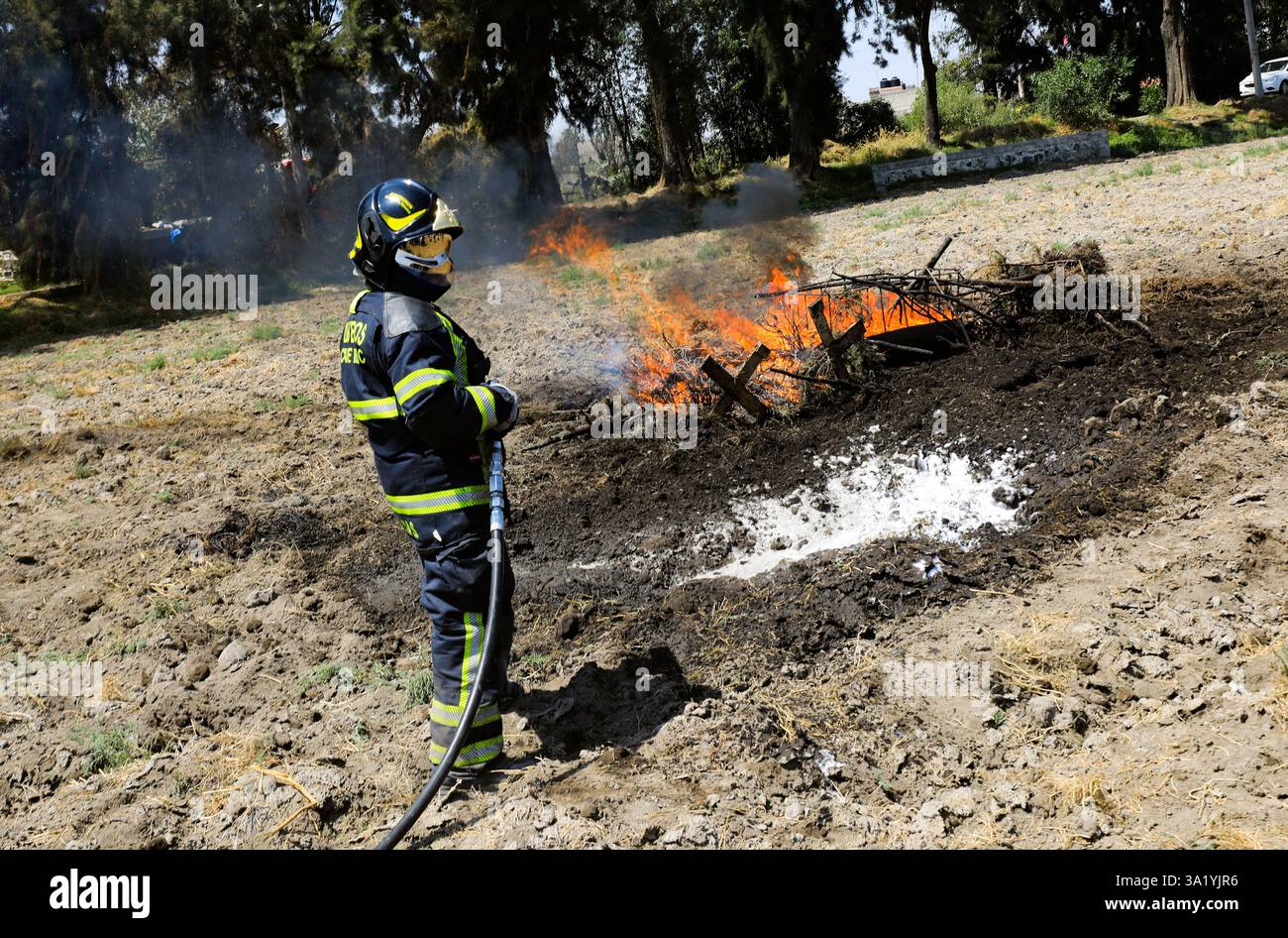 Mexico City, Mexico. 10th Mar, 2025. A member of the Mexico City Fire ...
