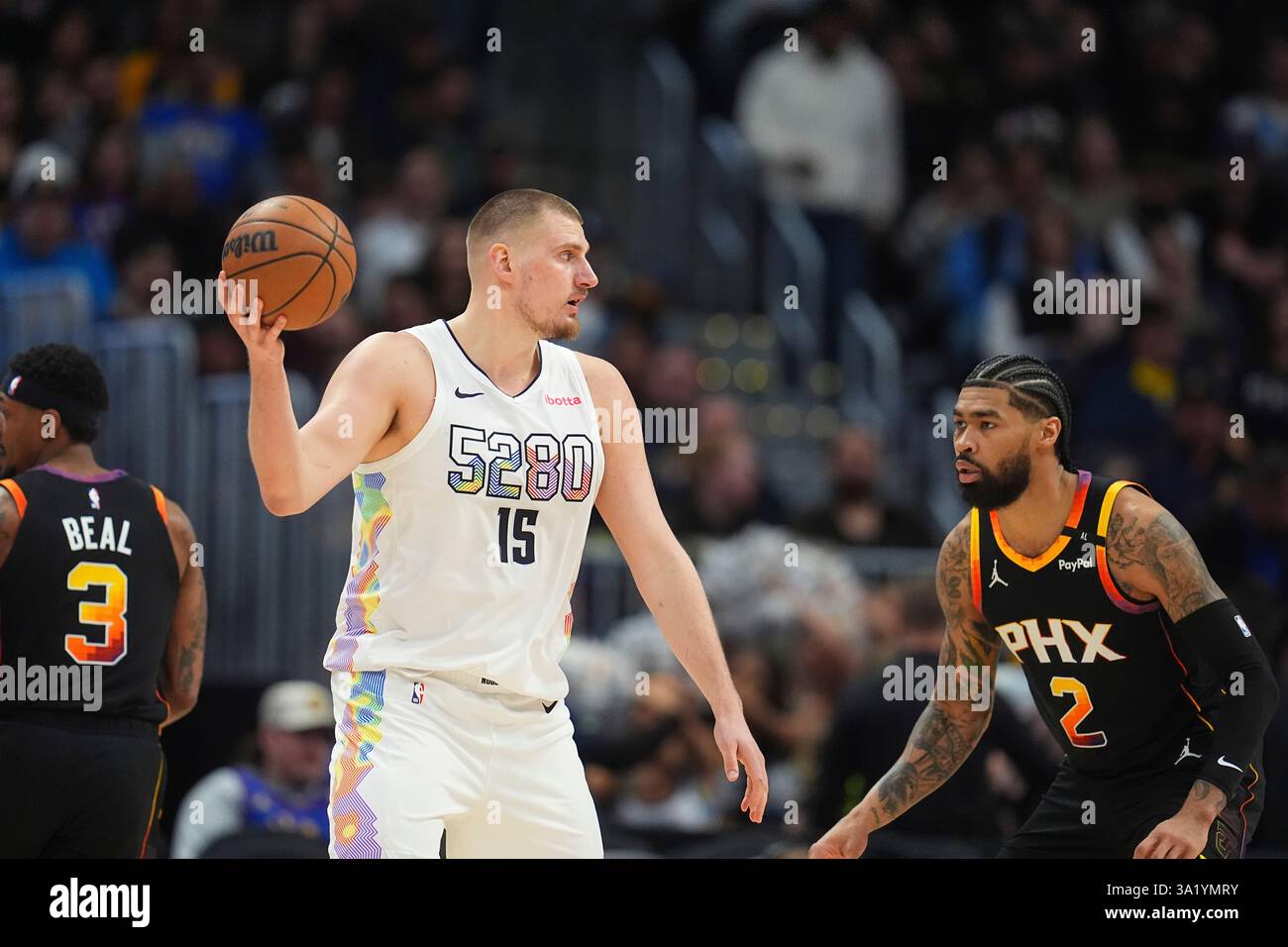 Denver Nuggets center Nikola Jokic (15) and Phoenix Suns center Nick ...