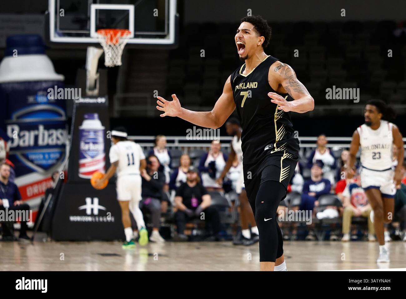 INDIANAPOLIS, IN - MARCH 10: Oakland Golden Grizzlies guard Isaiah ...