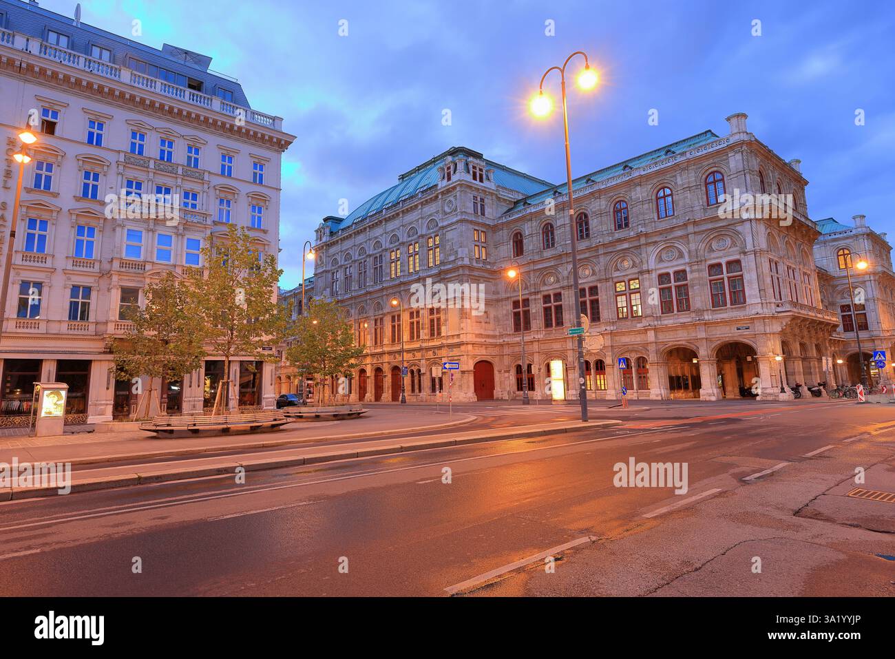 Vienna State Opera (Wiener Staatsoper), famous opera house in Wien ...