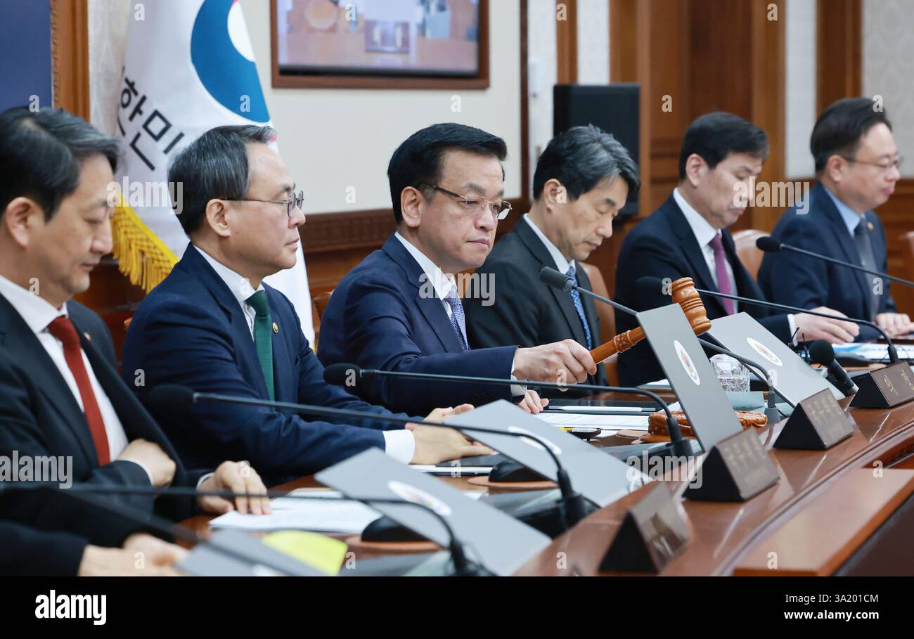 11th Mar, 2025. Acting president attends Cabinet meeting Acting President Choi Sang-mok (3rd ...