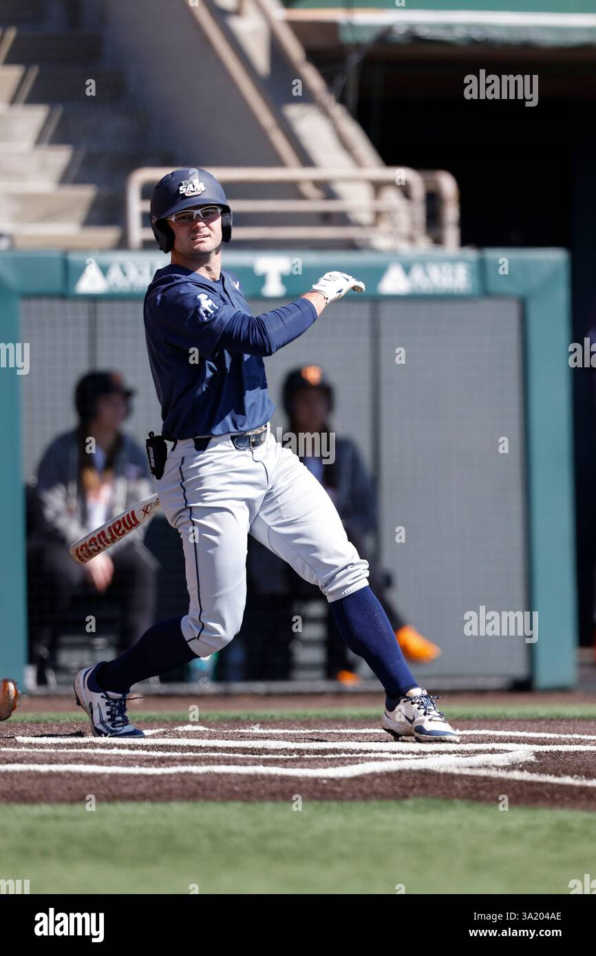 Samford Bulldogs second baseman Jeffrey Ince (7) at bat against the ...
