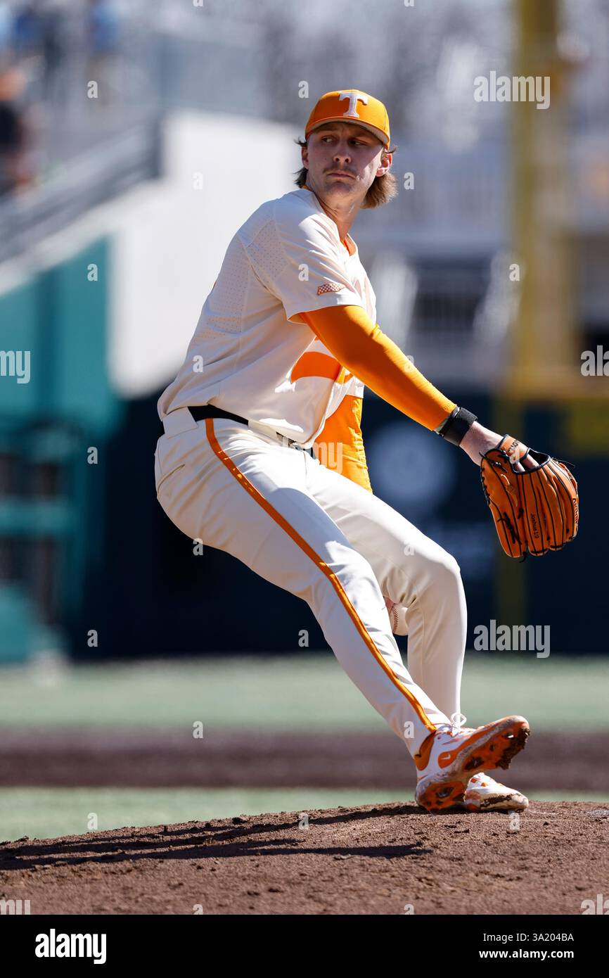 Tennessee Volunteers starting pitcher Brandon Arvidson (25) in action ...