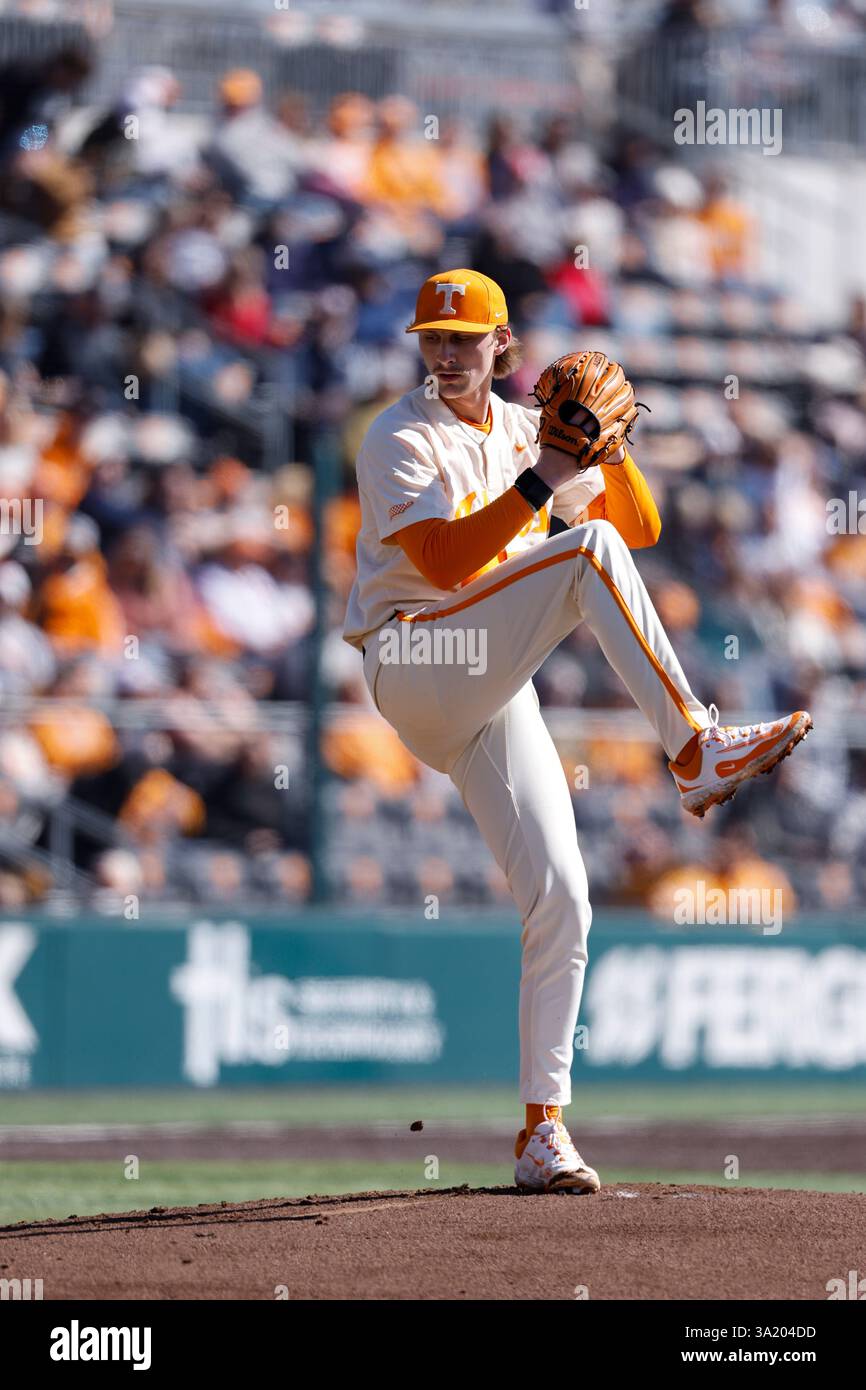 Tennessee Volunteers starting pitcher Brandon Arvidson (25) in action ...