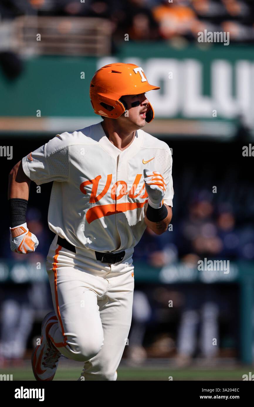 Tennessee Volunteers center fielder Hunter Ensley (9) hustles to first ...