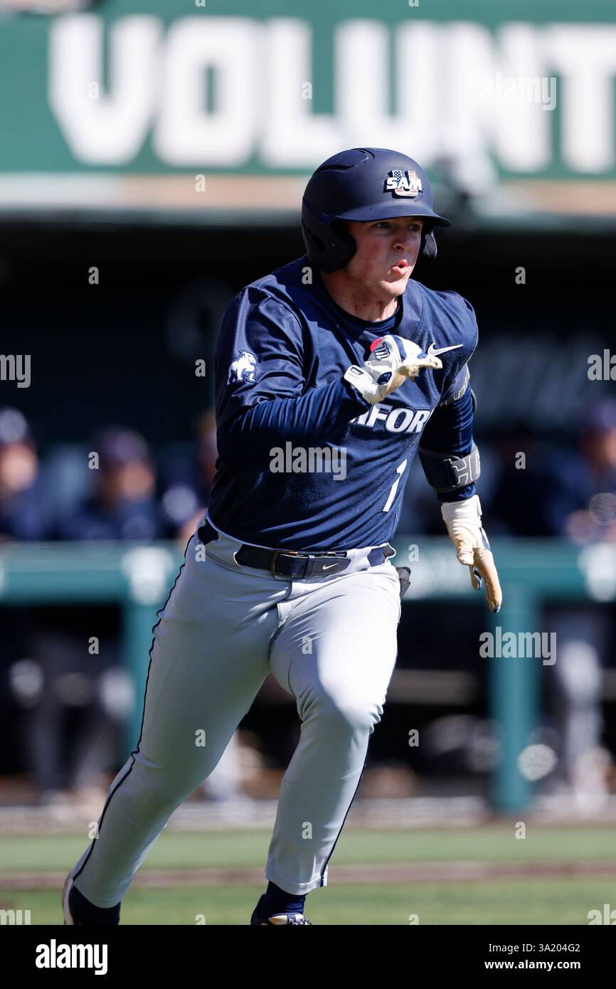 Samford Bulldogs third baseman Gatlin Pitts (1) hustles to first base ...