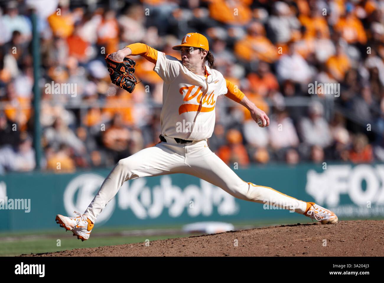 Tennessee Volunteers relief pitcher Brayden Sharp (46) in action ...