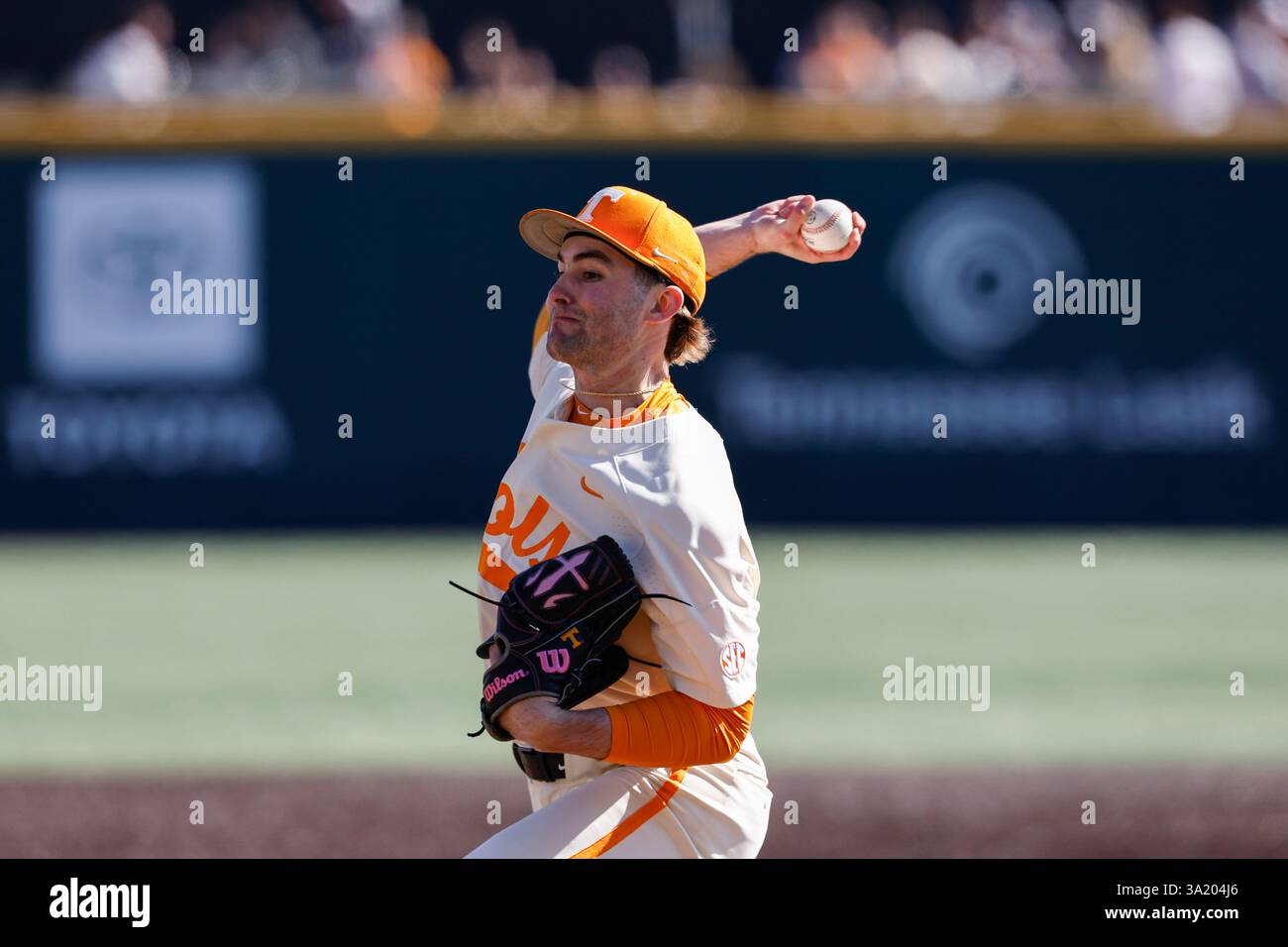 Tennessee Volunteers relief pitcher Austin Breedlove (18) in action ...