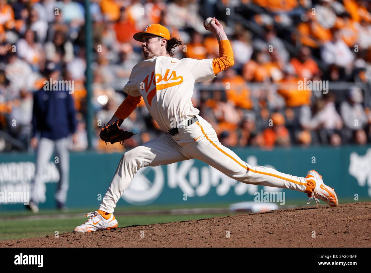 Tennessee Volunteers relief pitcher Brayden Sharp (46) in action ...