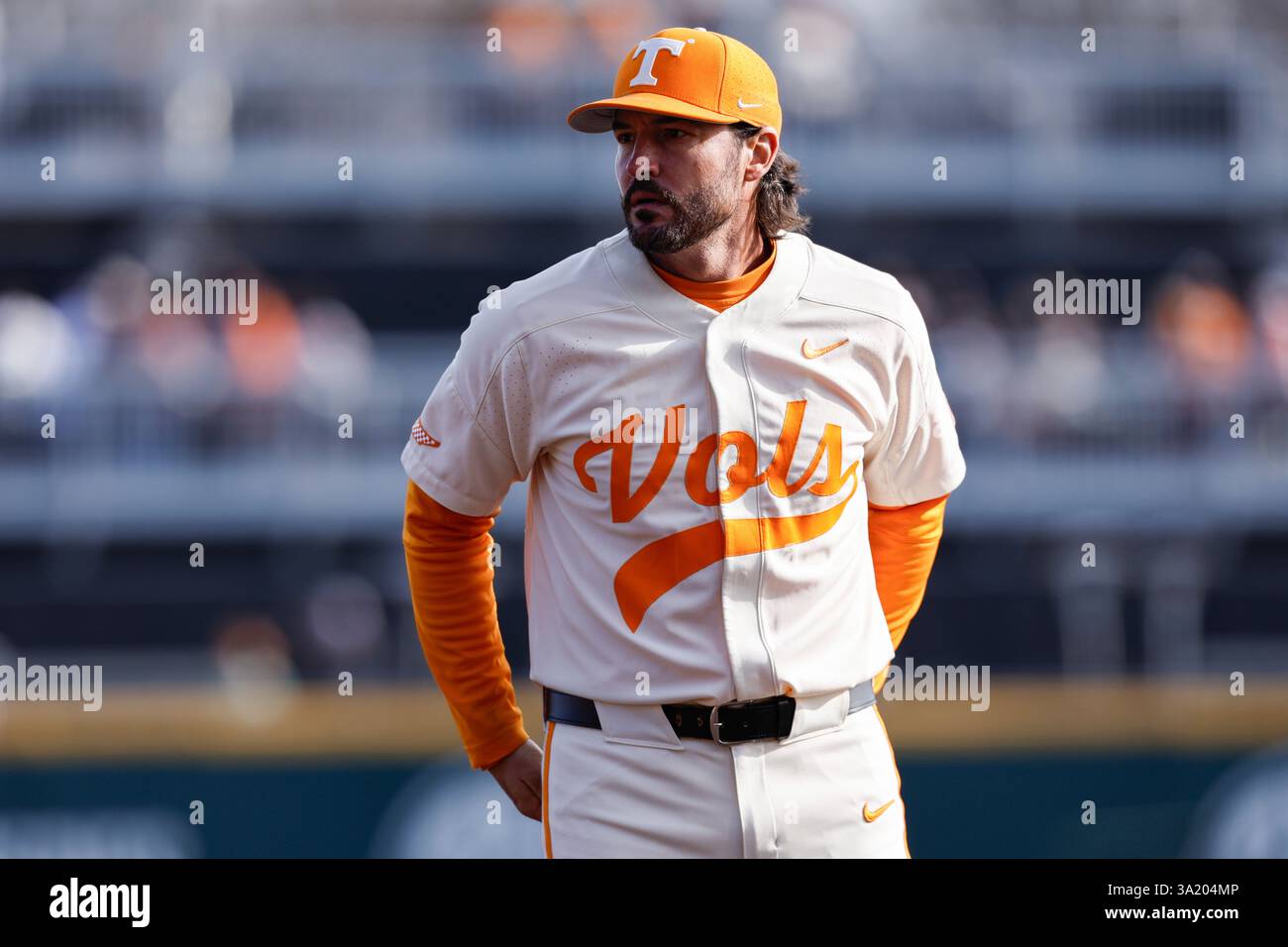 Tennessee Volunteers coach Tony Vitello (22) after the game against the ...