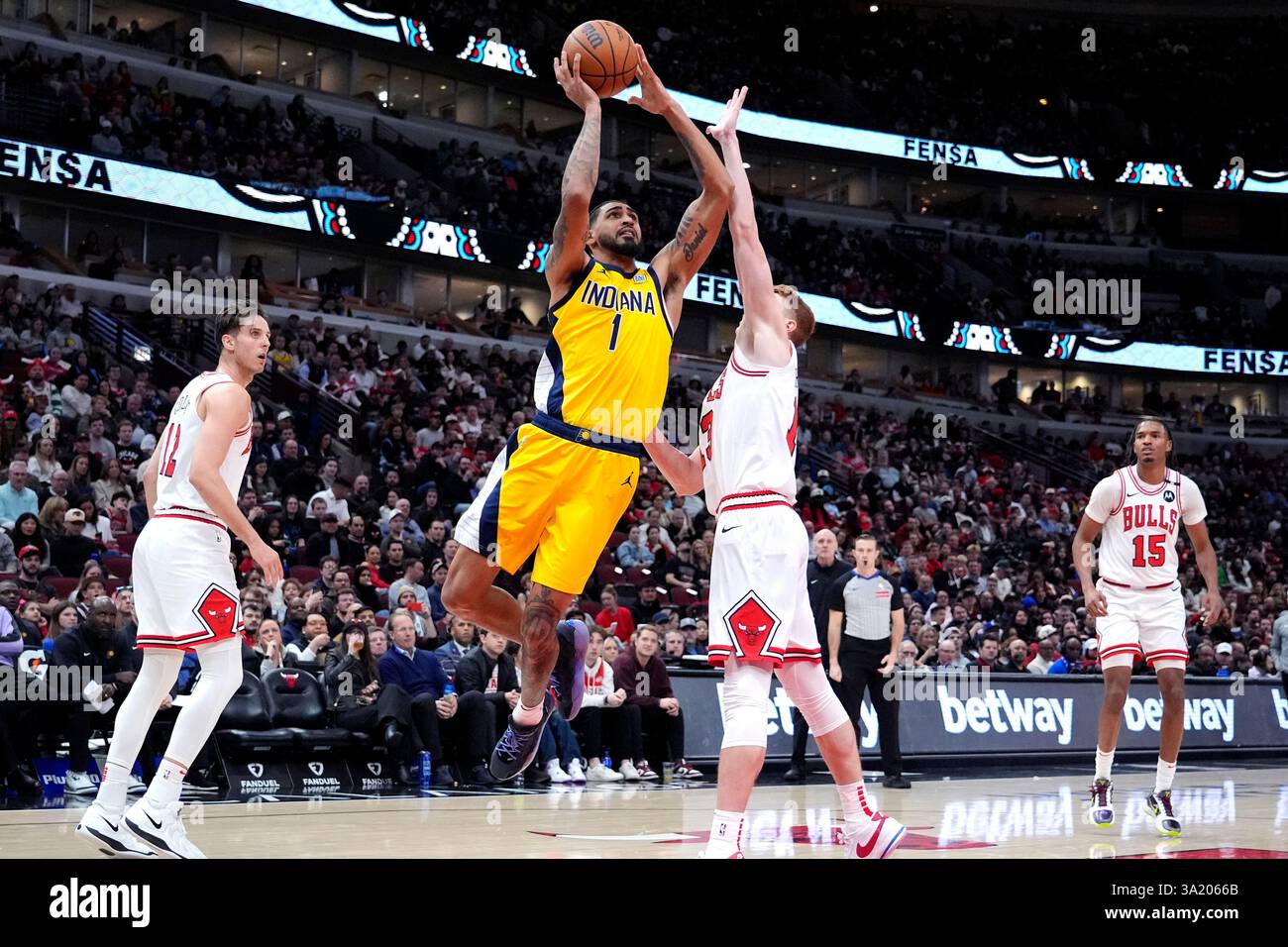 Indiana Pacers forward Obi Toppin (1) drives to the basket against ...