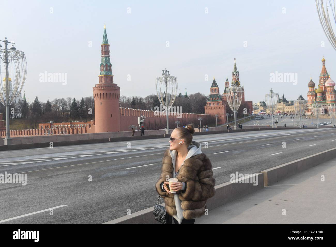 A girl walks past the Kremlin with coffee. (Photo by Daniel Felipe ...