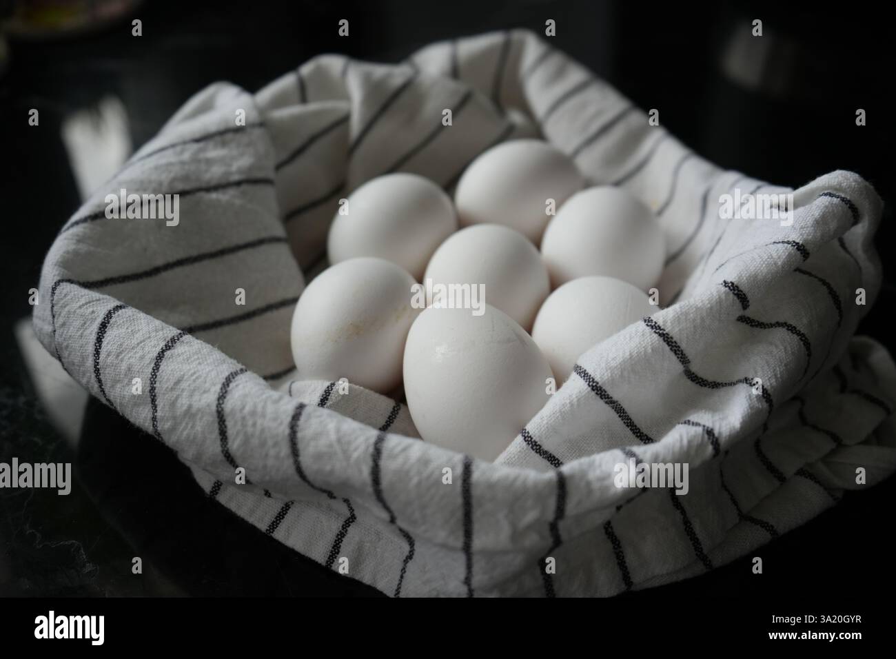 Fresh eggs from farmer hi-res stock photography and images - Alamy