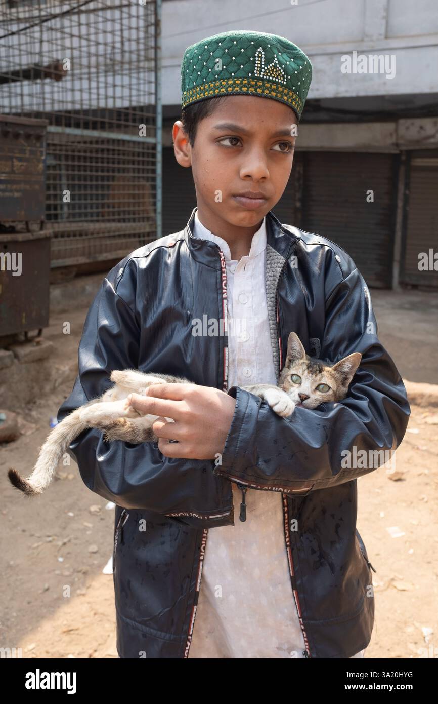 Bangladeshi boy and his cat hi-res stock photography and images - Alamy