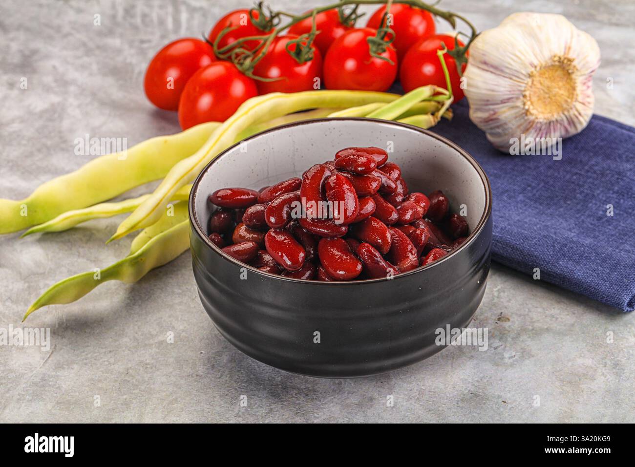 Canned red bean in the bowl for cooking Stock Photo - Alamy