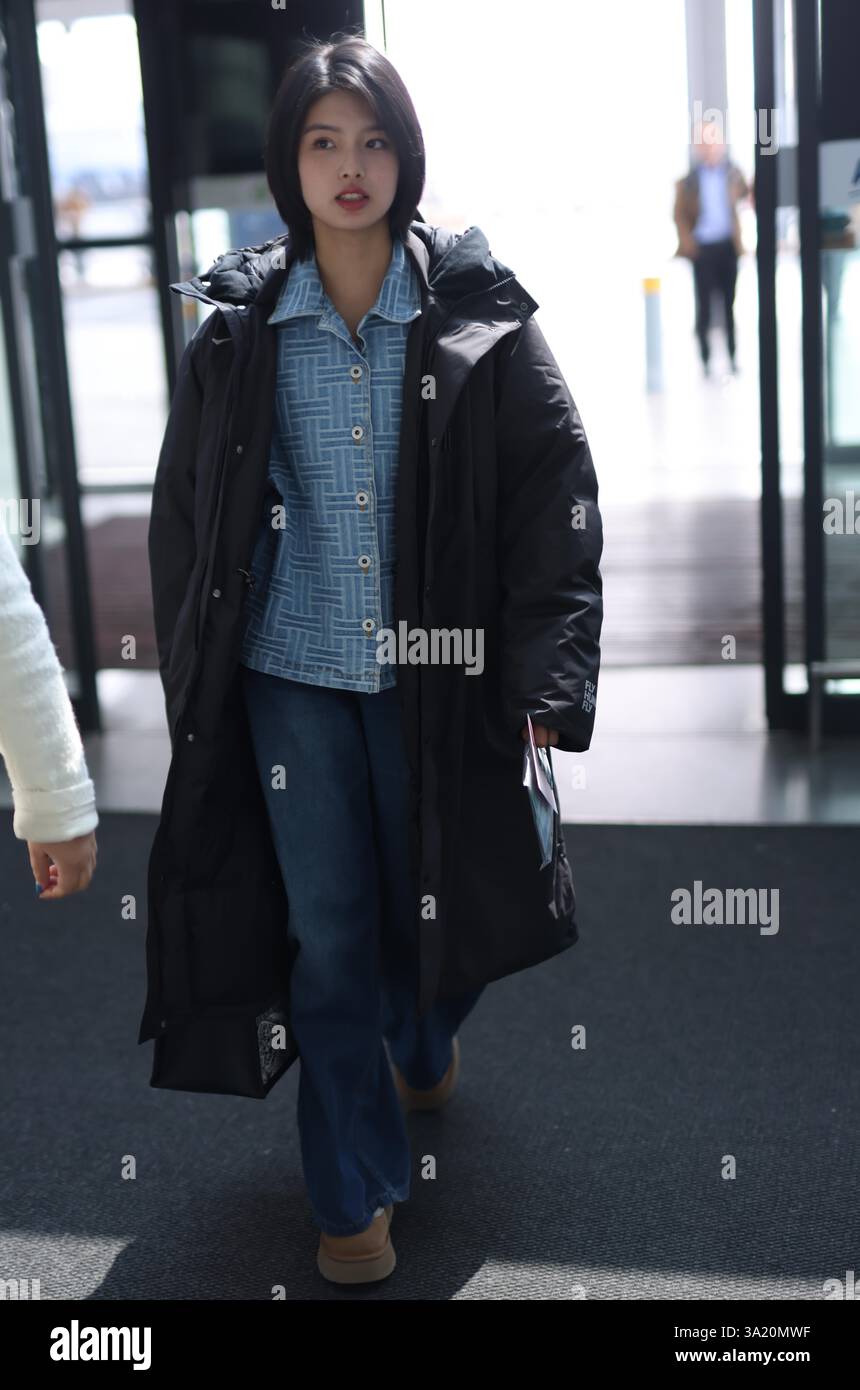 Chinese actress Ai Mi appears at the airport in Shanghai, China, 8 March, 2025 Stock Photo - Alamy