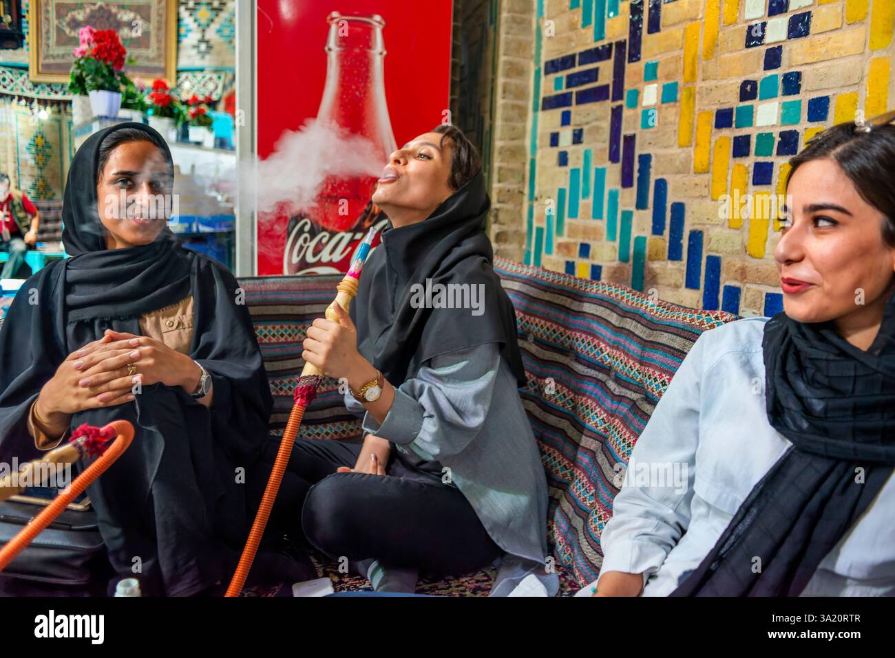 Iranian women skirt hi-res stock photography and images - Alamy