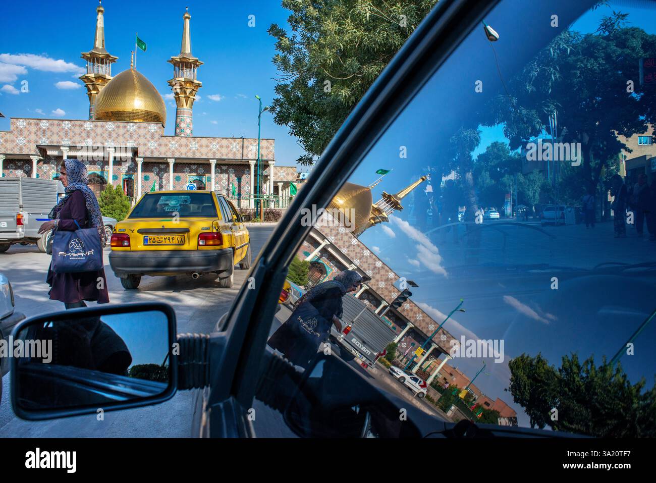 Outside of Azam Mosque courtyard, the Shrine of Fatima al-Masumeh, Qom ...