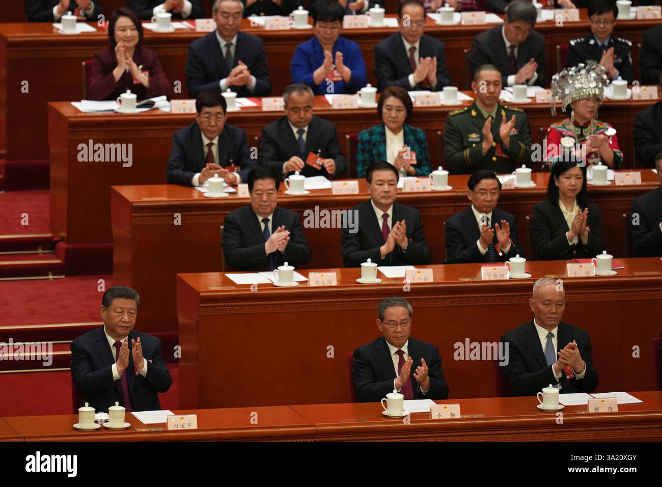 Chinese President Xi Jinping, left, applauds near Chinese Premier Li ...