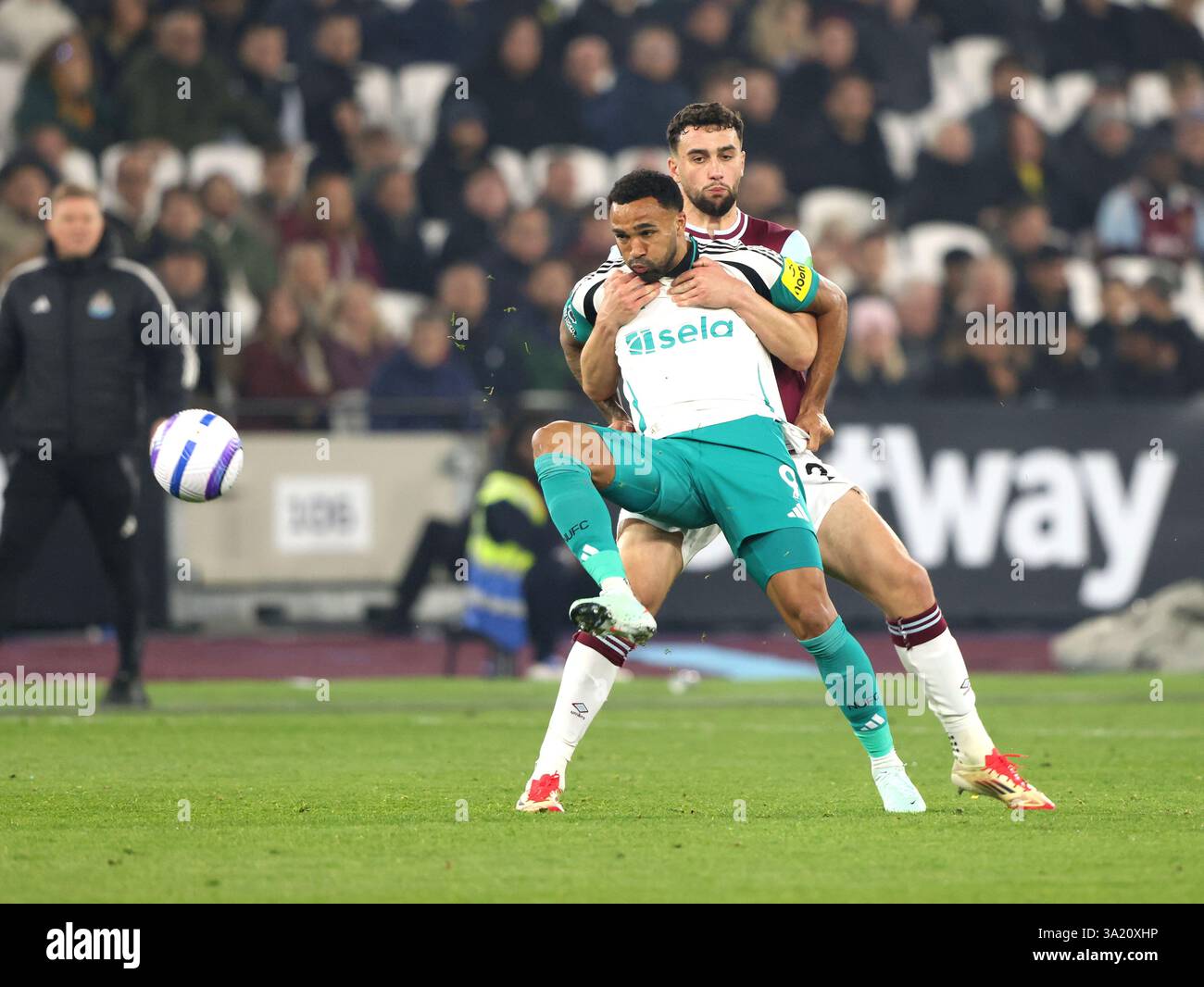 London, UK. 10th Mar, 2025. Callum Wilson (NU) Maximilian Kilman (WHU ...