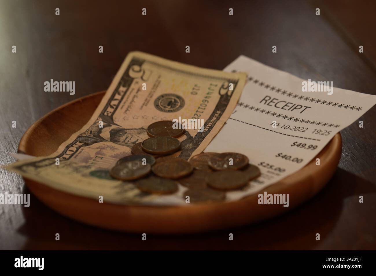 Gratuity receipt tip hi-res stock photography and images - Alamy