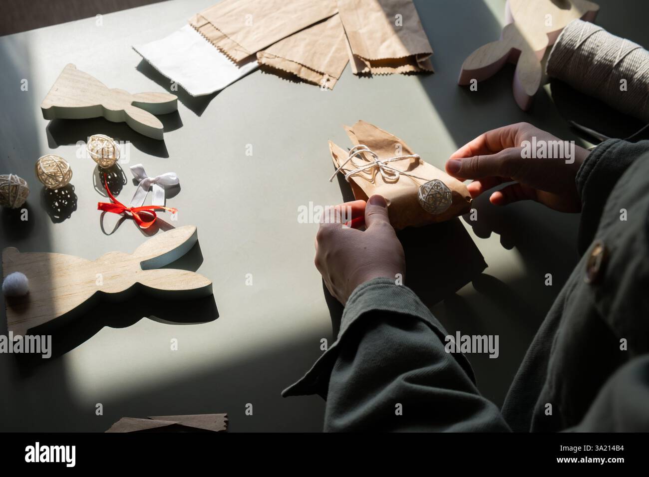 Diy process creating decorations hi-res stock photography and images ...