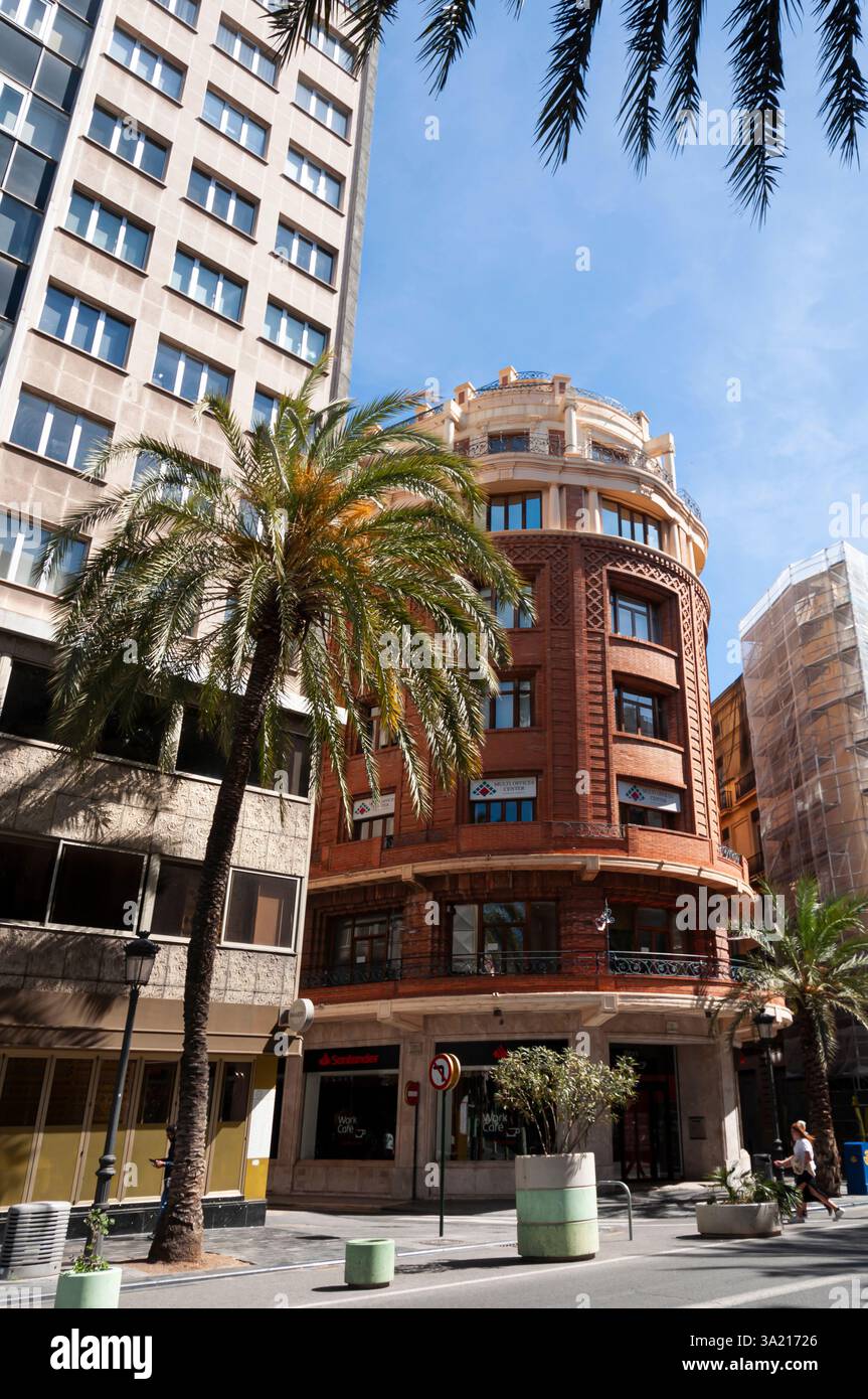 Modern XX century architecture office building by Joaquín Rieta Sister ...