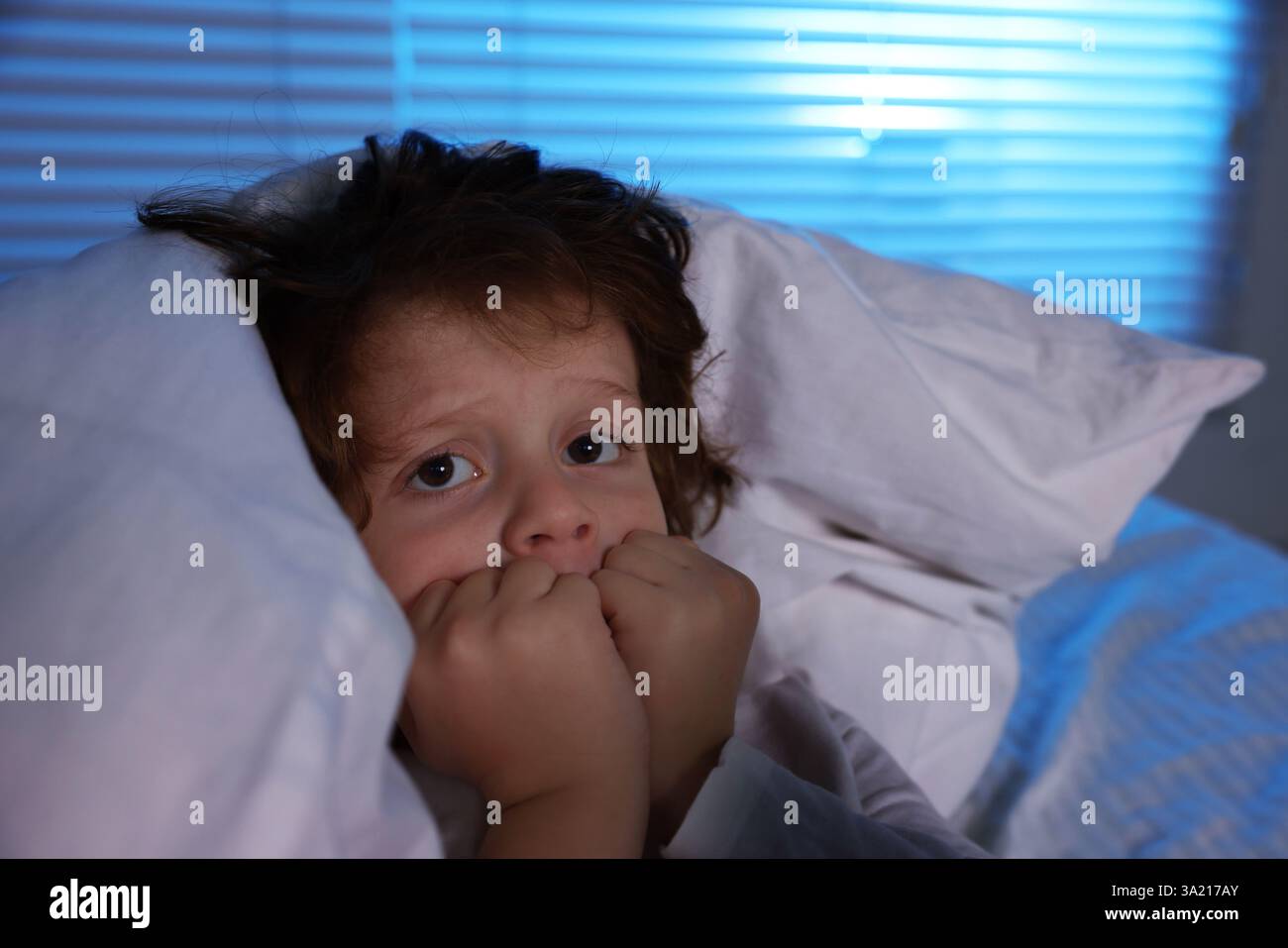 Scared child in bed hi-res stock photography and images - Alamy