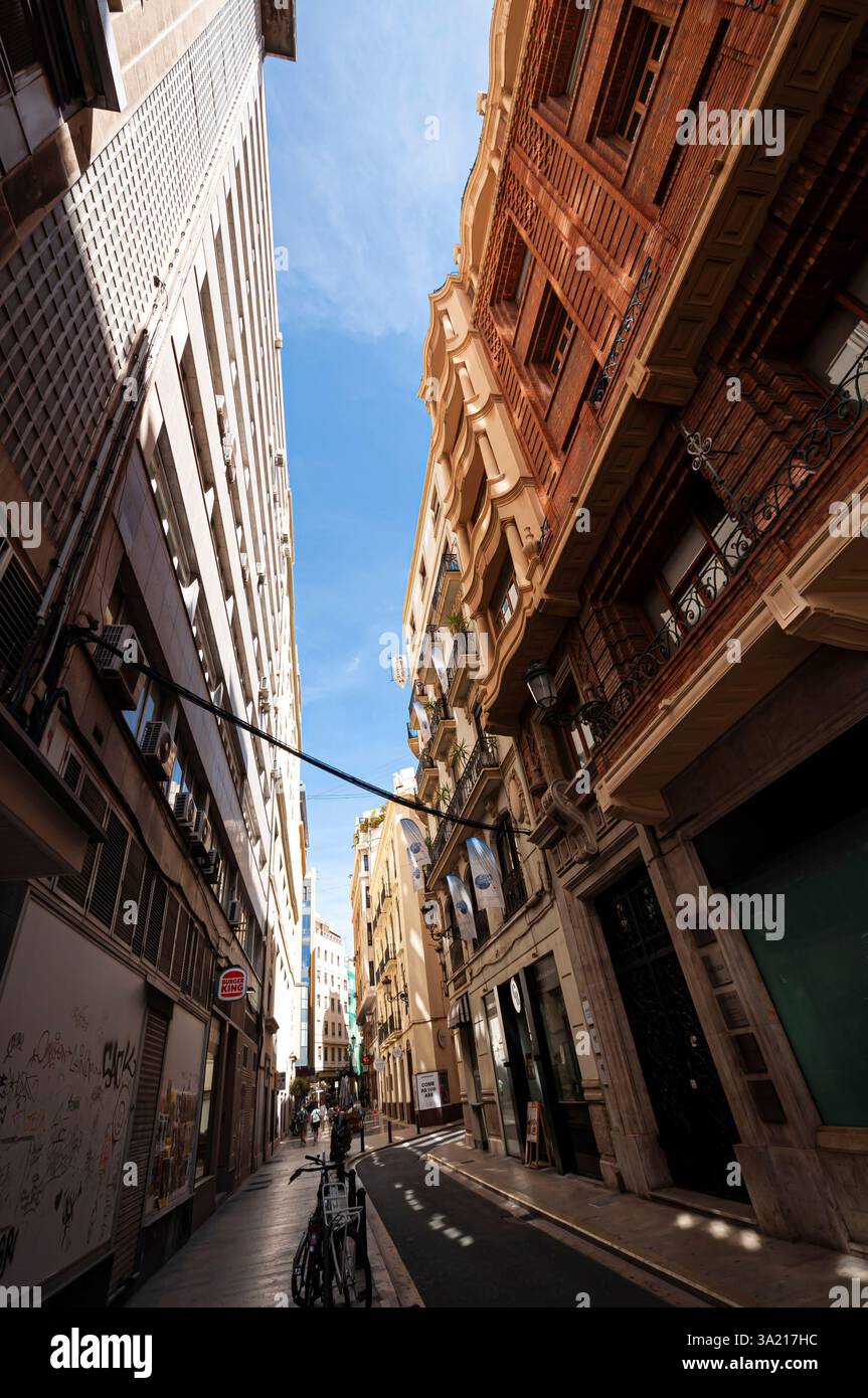 Modern XX century architecture office building by Joaquín Rieta Sister ...