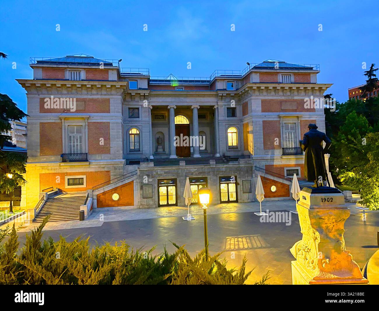 El Prado museum, night view. Madrid, Spain Stock Photo - Alamy