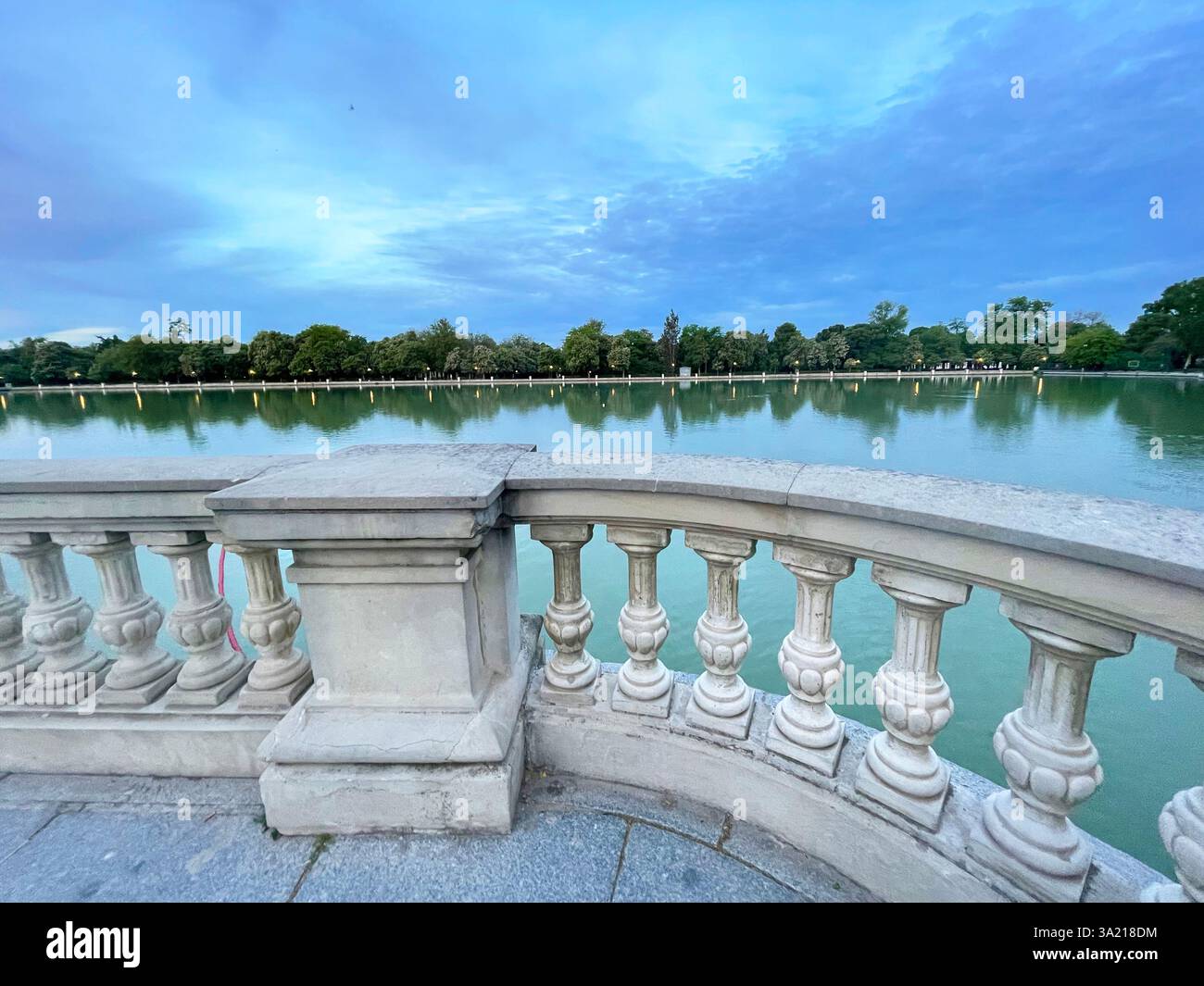 Retiro pond hi-res stock photography and images - Alamy