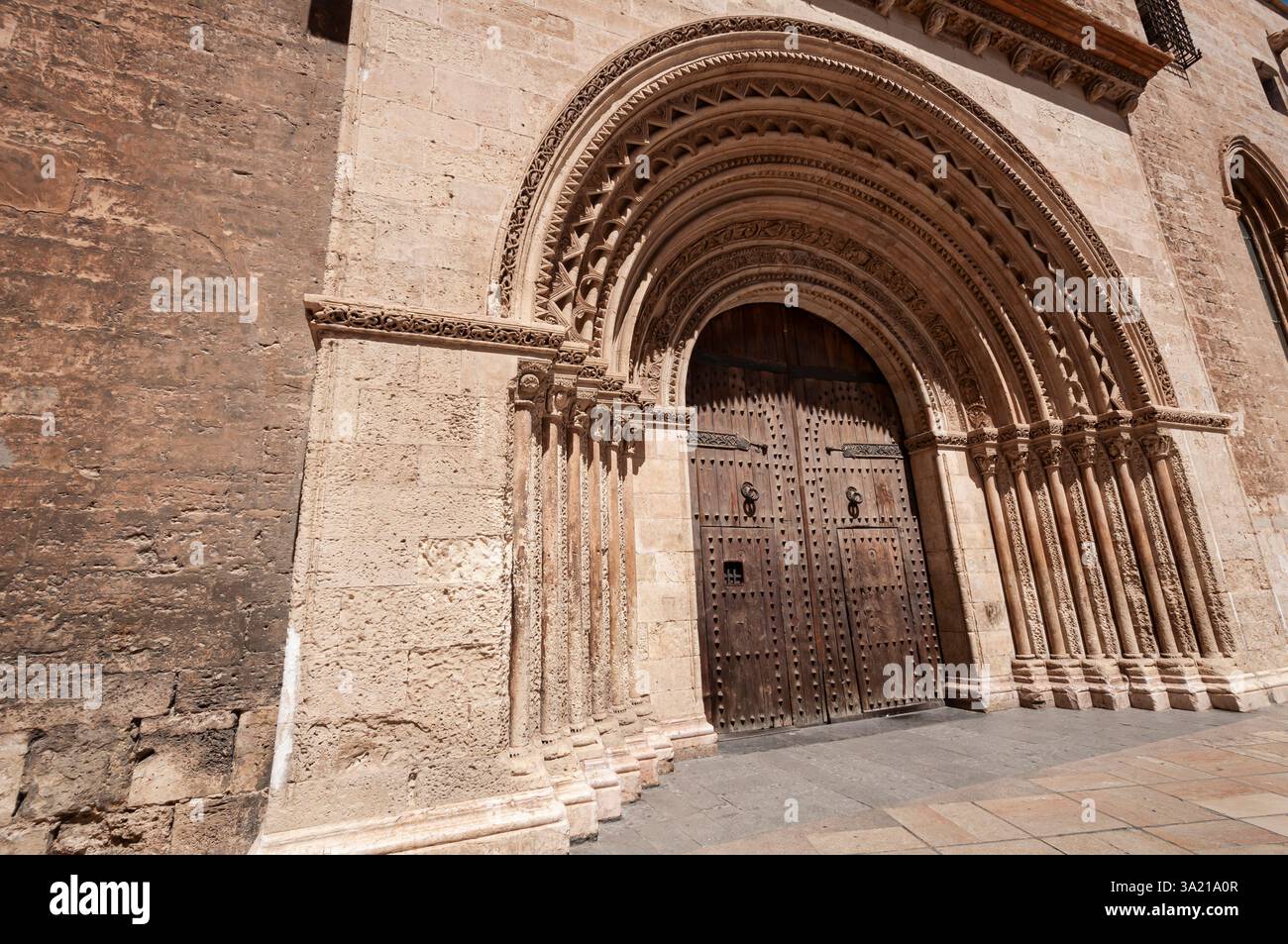 Porta de l'almoina o de Palau, catedral de Valencia, Roman art, Comunidad Valenciana, Spain ...