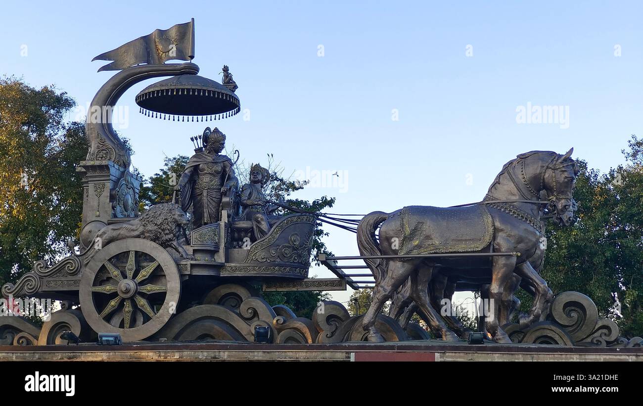 Mahabharata Chariot Sculpture - Krishna and Arjuna Stock Photo - Alamy